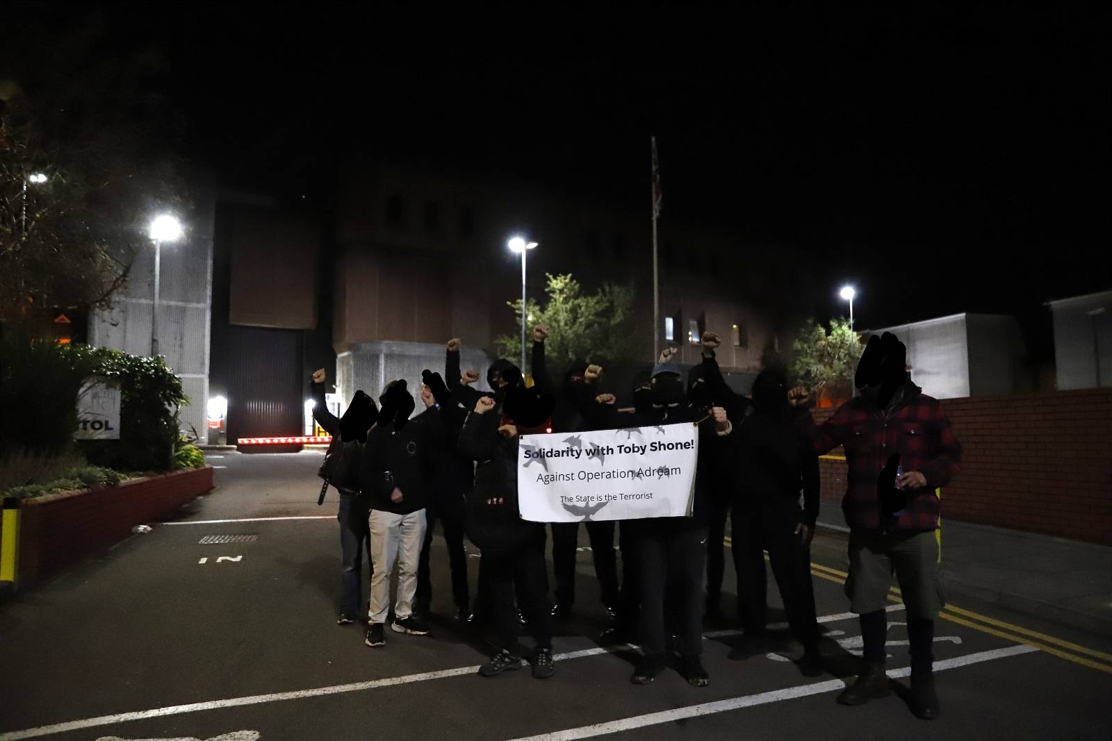 Fireworks at HMP Bristol for anarchist Toby Shone - Freedom News