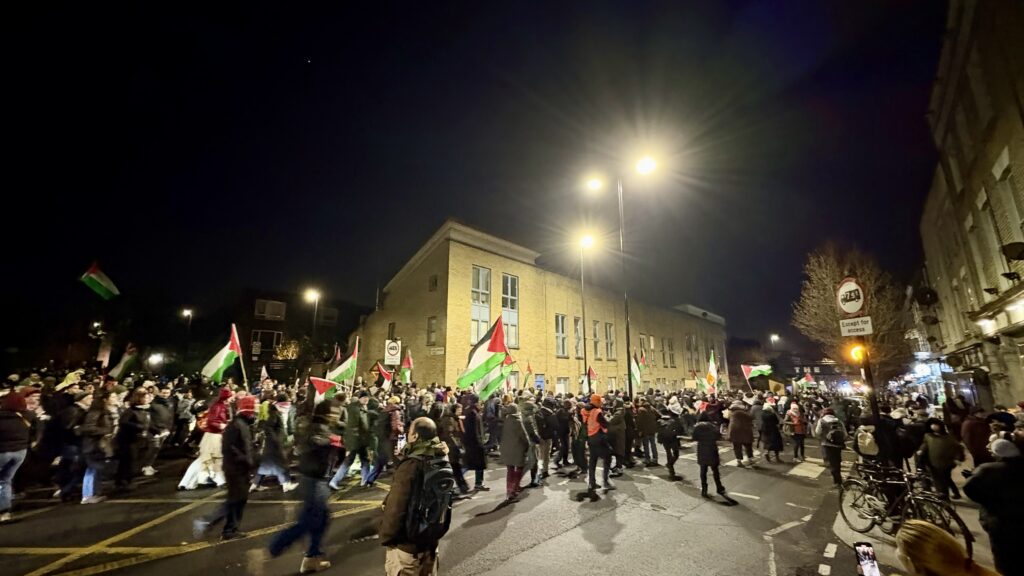 Hundreds at New Year's Eve London prison protest - Freedom News
